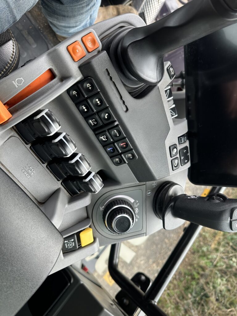 Jcb fastrac 4220 icon for sale - Tom Ray Tractor Sales