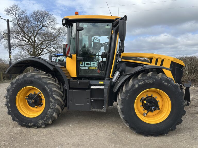 Jcb fastrac 4220 icon for sale - Tom Ray Tractor Sales