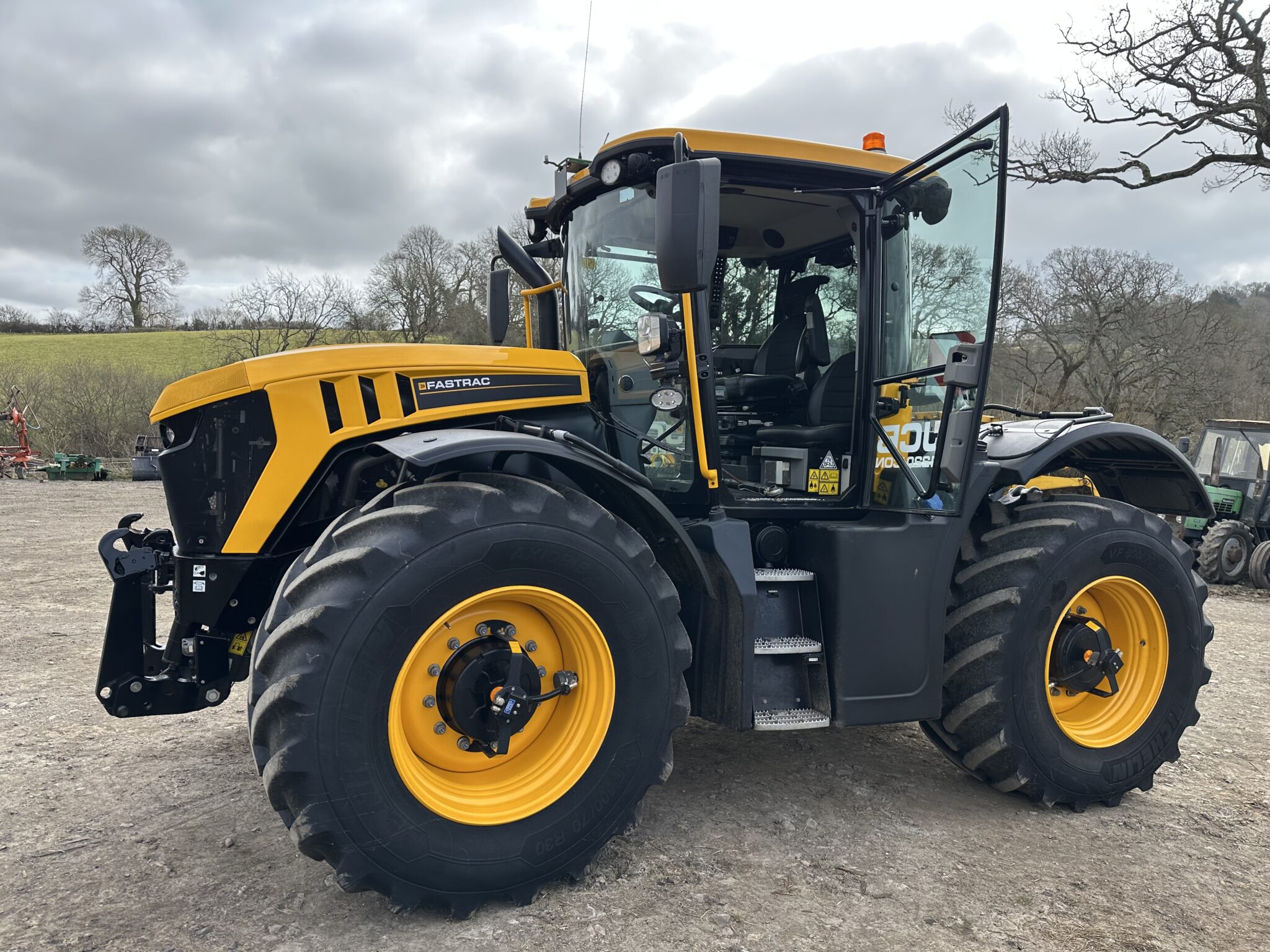 Jcb fastrac 4220 icon for sale - Tom Ray Tractor Sales