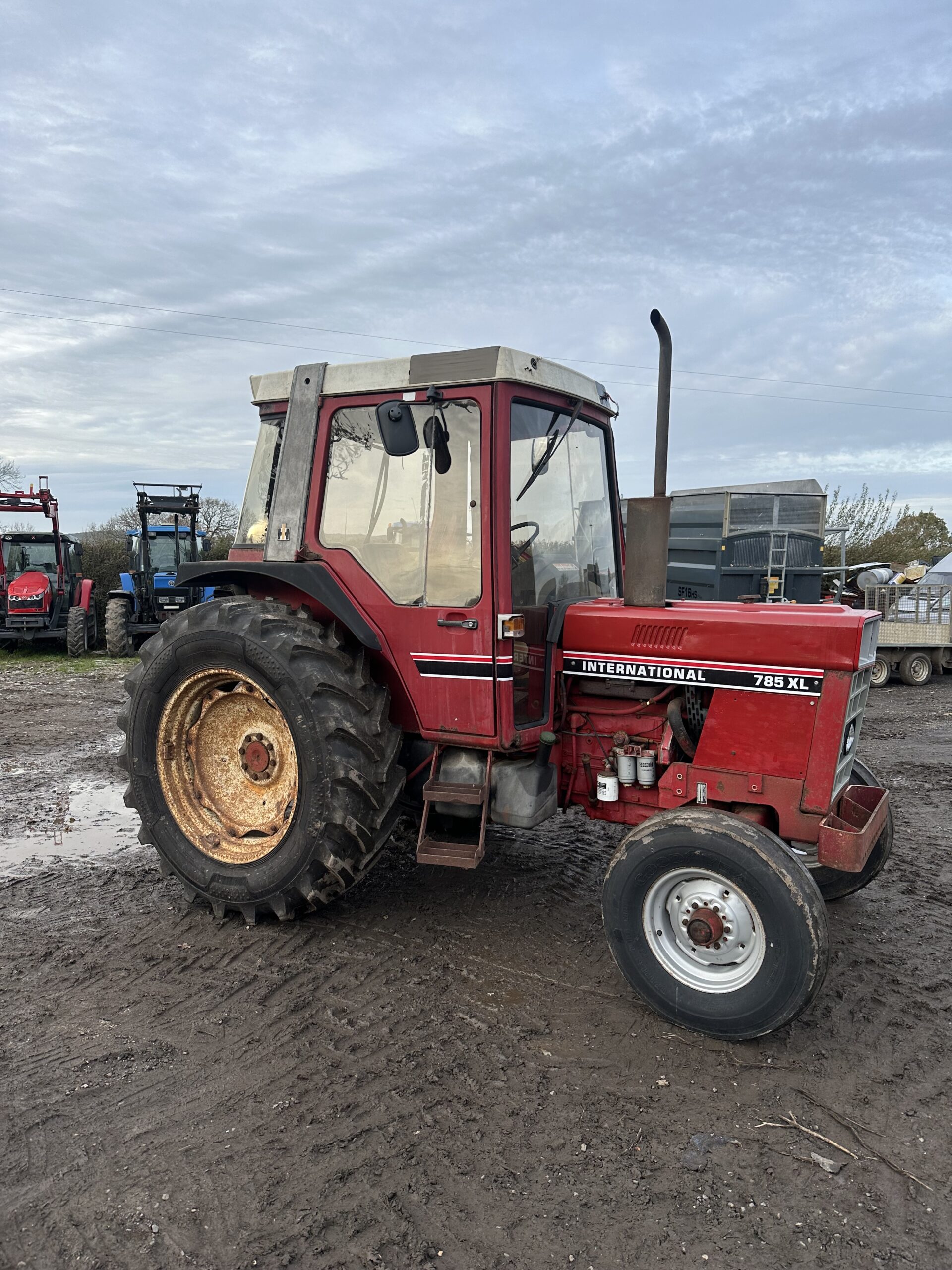 International 785 XL – 2WD Tractor - For Sale - Tom Ray Tractor Sales