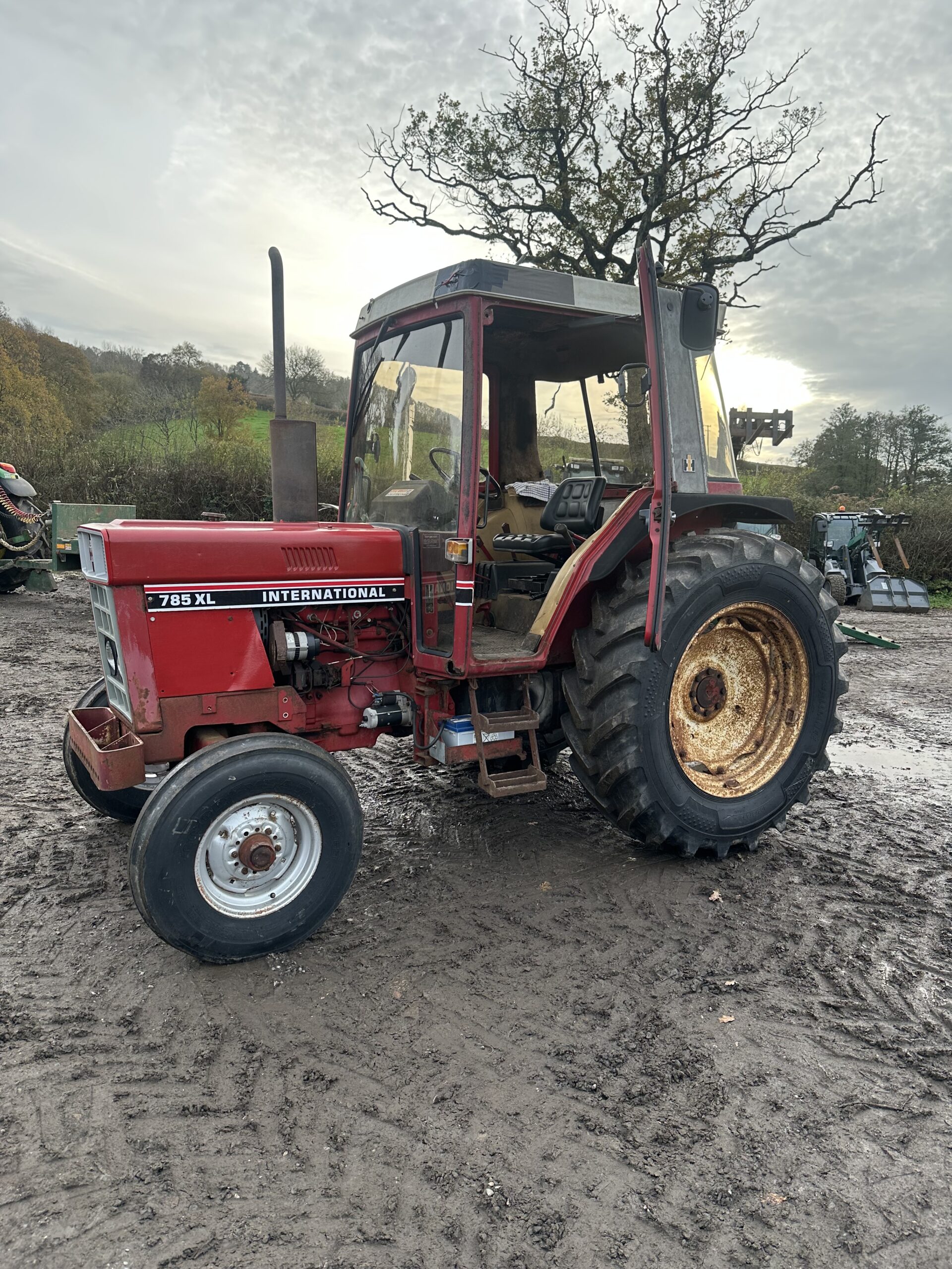 International 785 XL – 2WD Tractor - For Sale - Tom Ray Tractor Sales